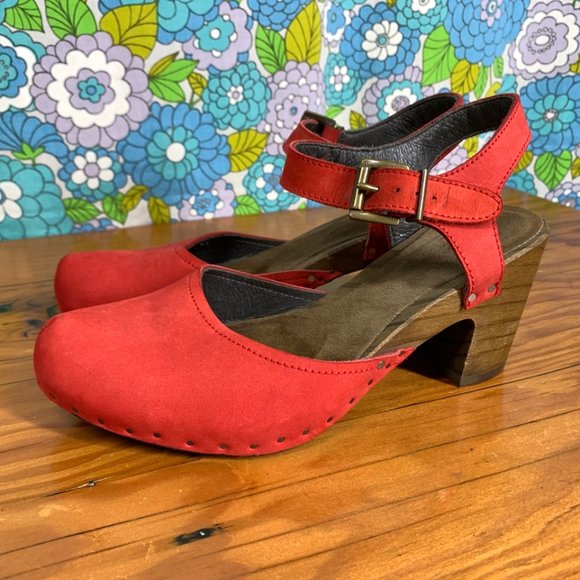 vialis | Shoes | Like New Vialis Heeled Strappy Red Sandal Clogs Size ...
